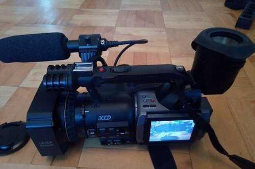 Профессиональная видеокамера Panasonic AG-DVX100