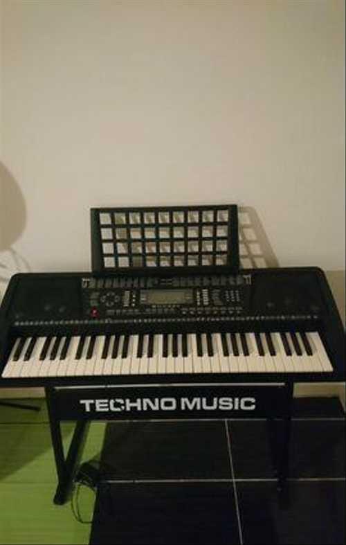 Продам синтезатор Techno KB-930