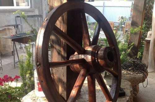Старинное колесо телеги
