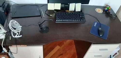 Письменный стол с 2-мя тумбами