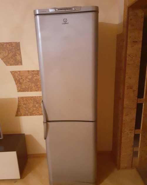 Холодильник Indesit C240G