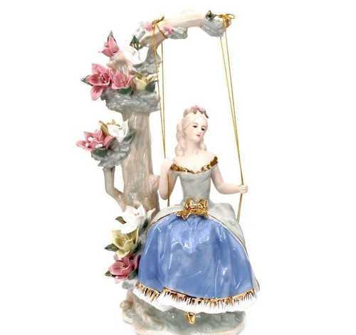 Фарфоровая статуэтка "Девушка на качелях" H35 см