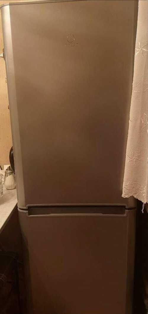 Холодильник Indesit BIA16NFS