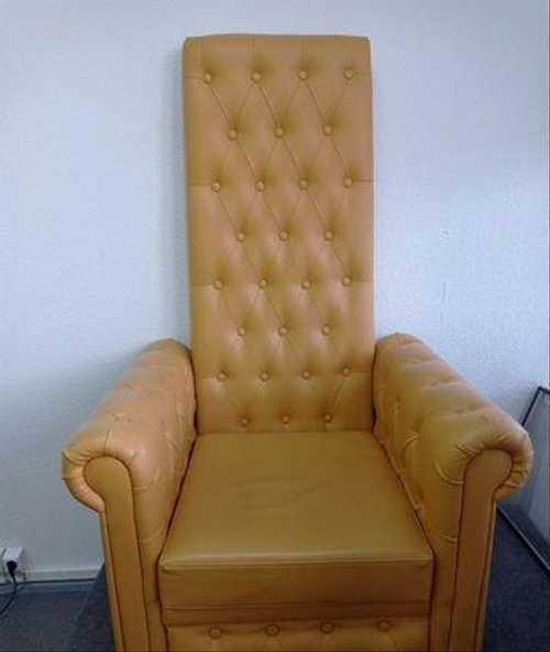 Кожанное кресло трон