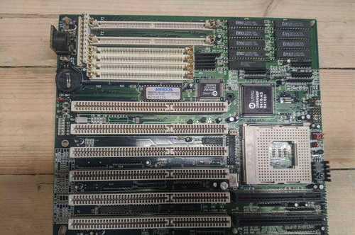 Материнская плата 1995 года под 486 CPU