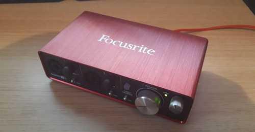Внешняя звуковая карта Focusrite Scarlett 2i2