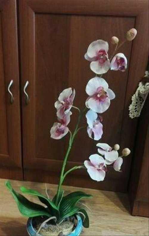 Искусственная орхидея