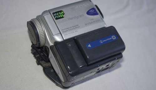 Цифровая видео камера Sony DCR-PC101E