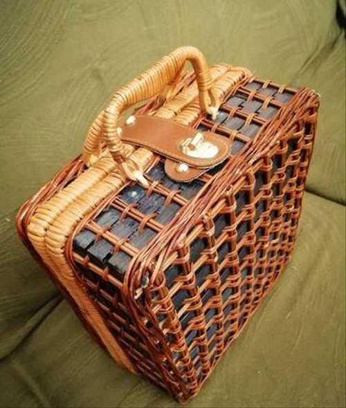 Плетёная корзинка для пикника с набором посуды