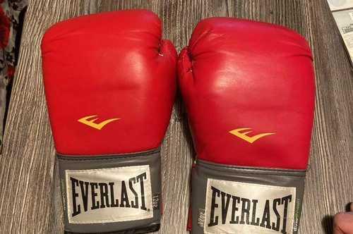 Боксерские перчатки и лапы everlast