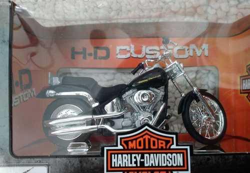 Модель мотоцикла 1:18 Harley-Davidson Softail
