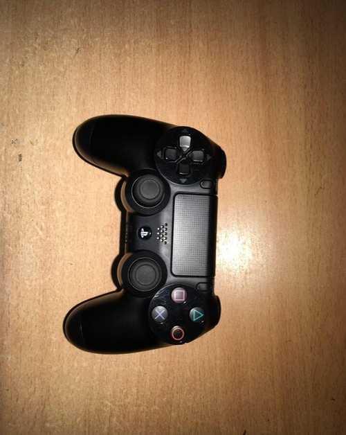 Геймпад Sony DualShock 4 (на детали)