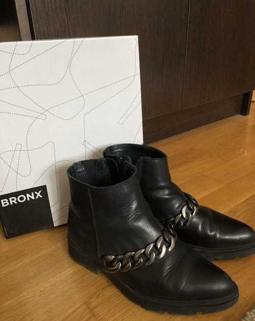Ботинки кожаные казаки Bronx