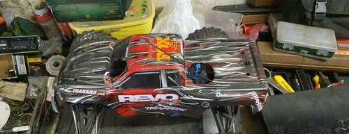 Traxxas revo 3.3 радиомодель. траксас