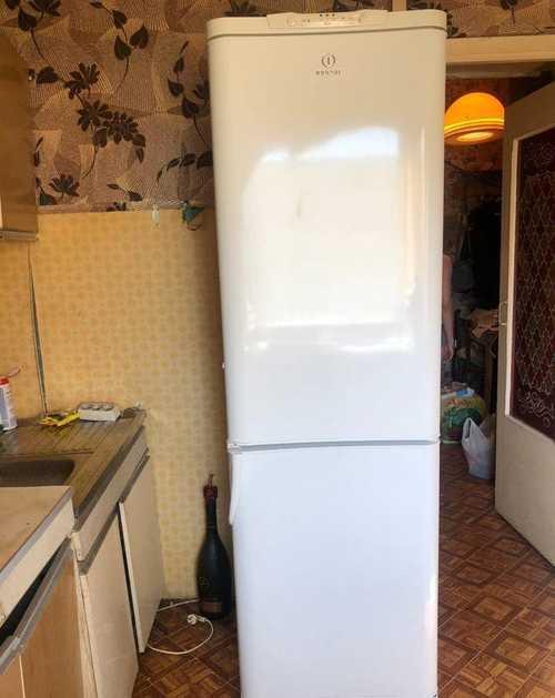 Холодильник Indesit C240G.016