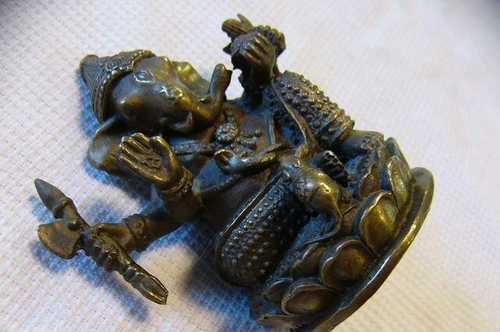 Индийская бронзовая статуэтка "Ганеша на лотосе"