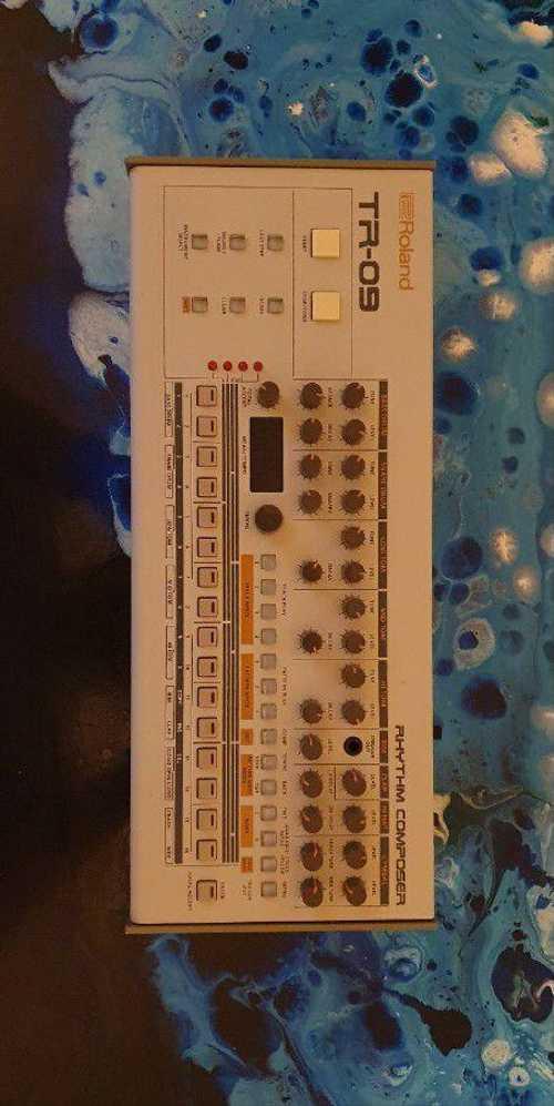 Roland tr-09