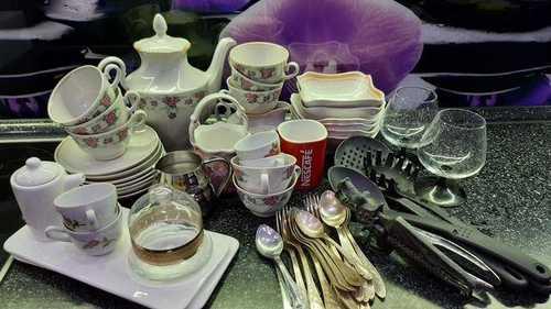Чайный сервиз, салатники, столовые приборы