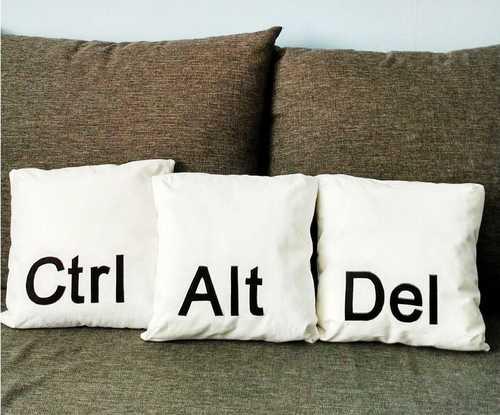 Декоративные подушки Ctrl+Alt+Del