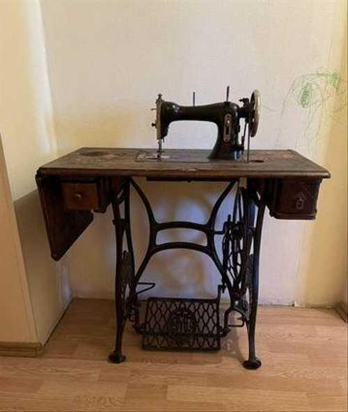 Швейная машина Original Victoria на чугунной стани