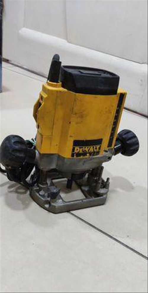 Фрезер DeWalt DW614