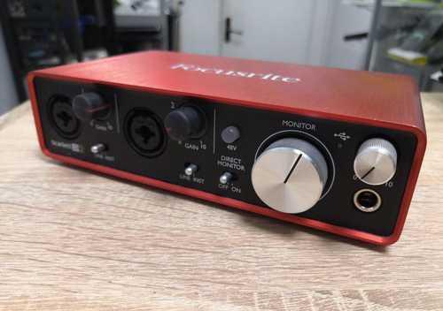 Focusrite Scarlett 2i2 2nd gen аудиоинтерфейс