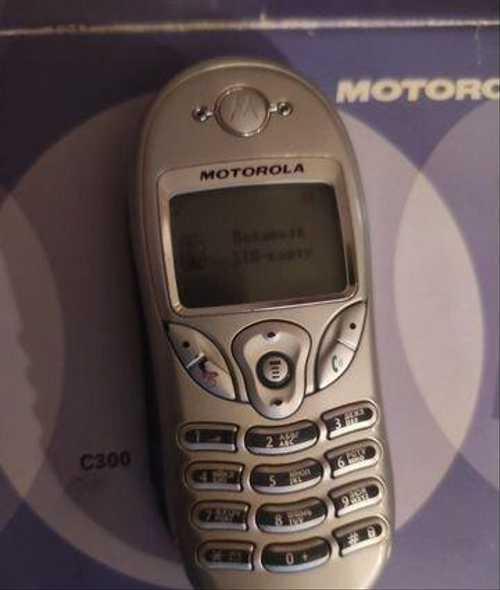 Телефон Motorola c300 с зарядкой в коробке