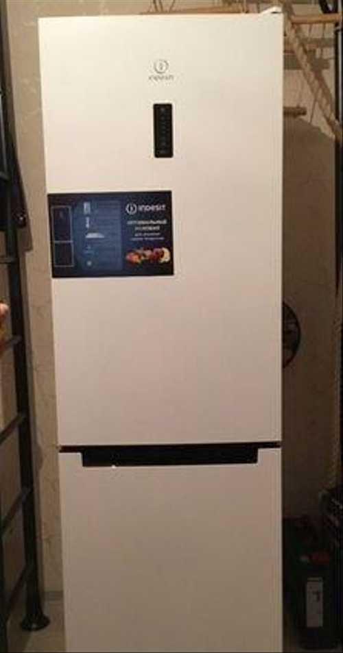 Холодильник - морозильник Indesit DF5180W