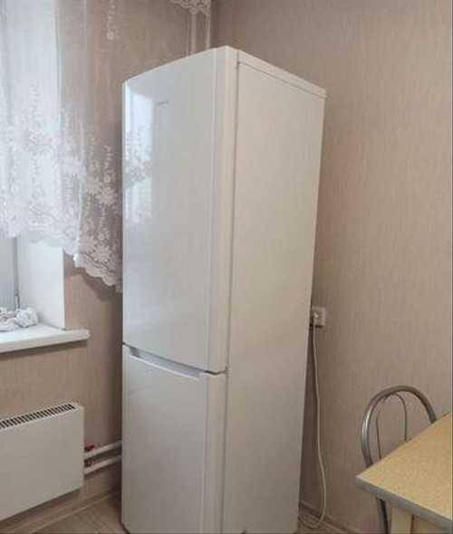 Холодильник Leran CBF 200W