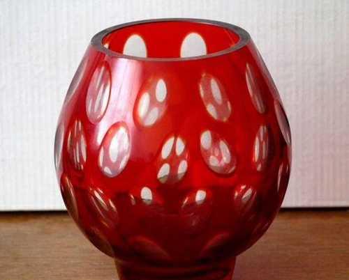 Ваза, красное стекло. 1960-70-е гг
