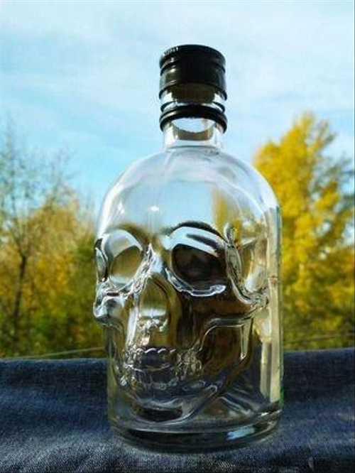 Бутылка стеклянная Череп