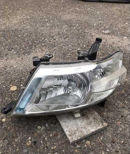 Фара Nissan Serena ксенон