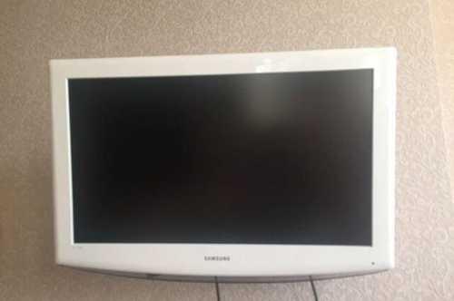 Продаю белый телевизор Samsung LE32R81