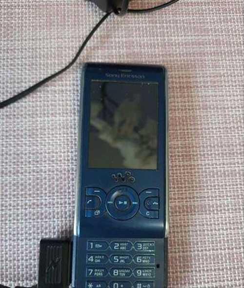 Телефон Sony Ericsson w595