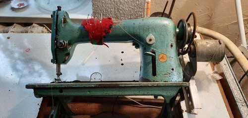 Швейная машина промышленная 22 класс. Со столом и