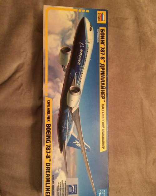 Звезда Boeing 787-8 Dreamliner 1/144
