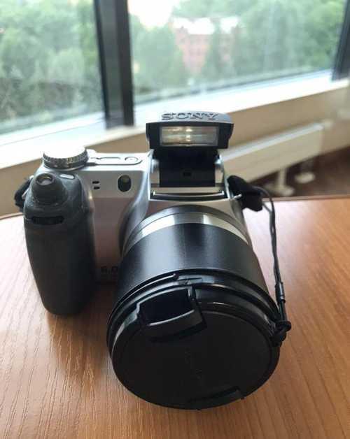 Зеркальный фотоаппарат Sony DSC-H2