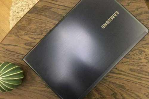 Ноутбук Samsung Ativ Book 8 (модель NP880Z5E-X01 T