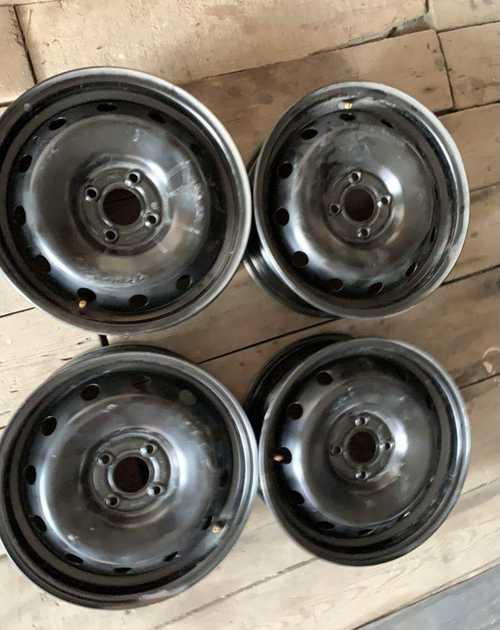 Штампы от Весты r15 4x100