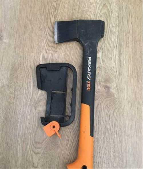 Топор fiskars x10