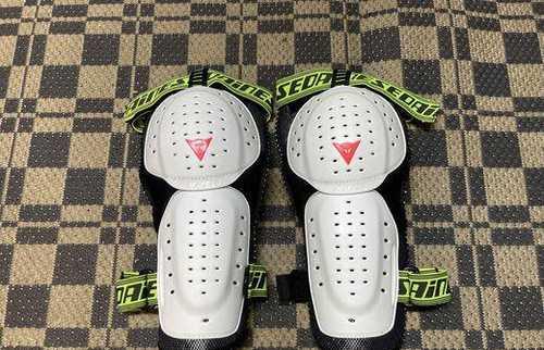 Горнолыжная / Сноуборд защита Dainese - XS