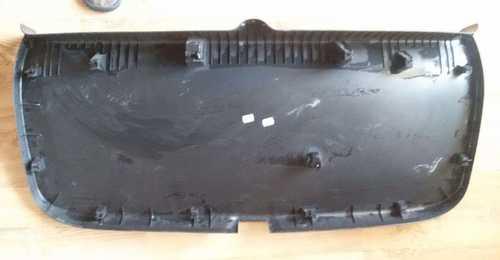1Z9867975B Облицовка крышки багажника Шкода А5