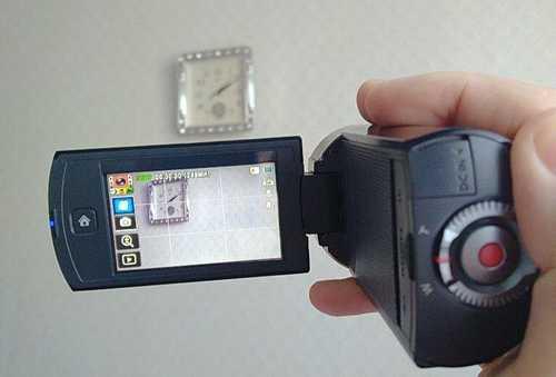 Компактная видеокамера samsung
