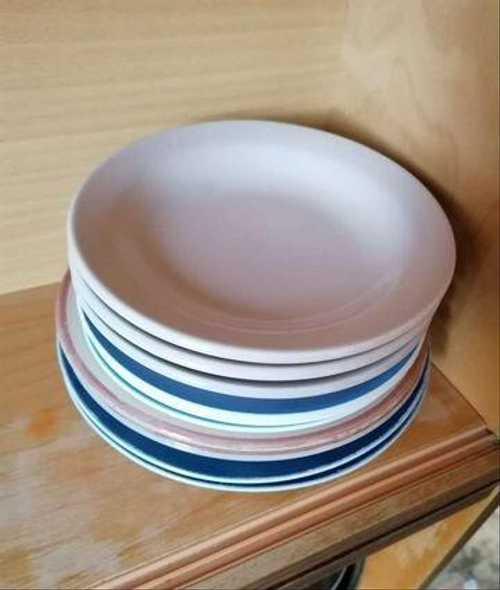 Посуда (тарелки, чашки, столовые приборы)