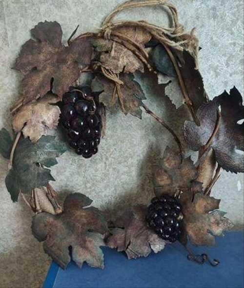 Венок виноградная лоза с грозьями из кожи