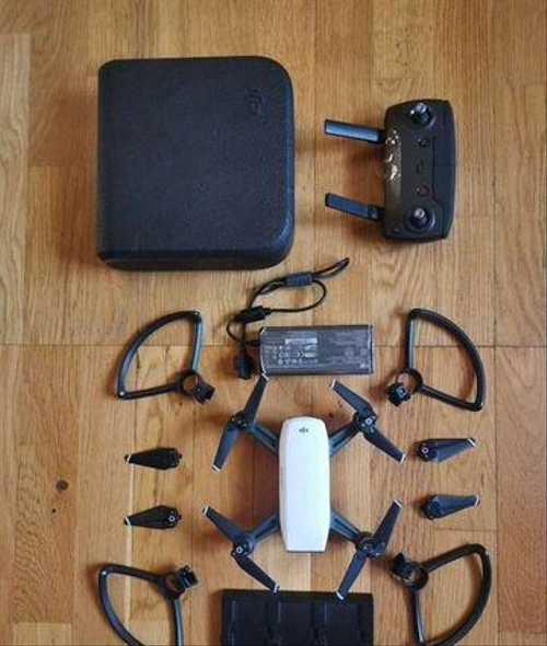 Квадрокоптер DJI Spark Fly More Combo, белый