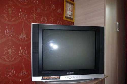 Телевизор Samsung ламповый 67 см