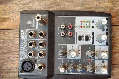 Микшерный пульт behringer