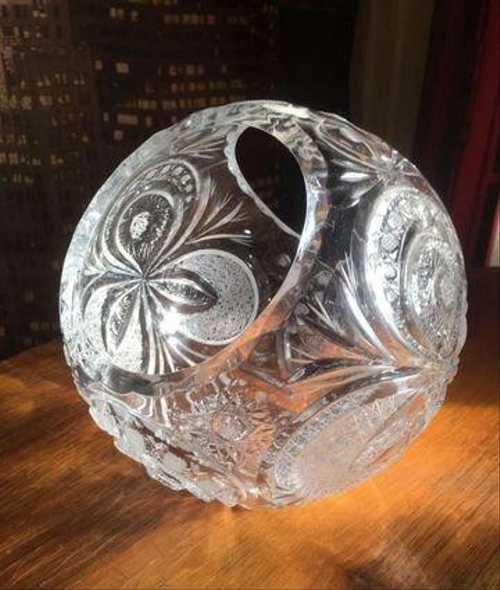 Хрустальная ваза- конфетница шар