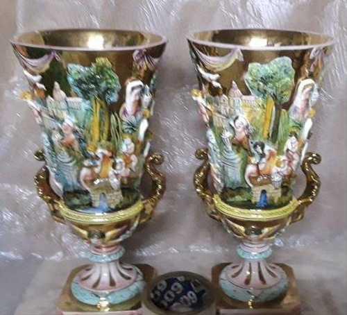 Фарфоровые вазы "Каподимонте" Италия